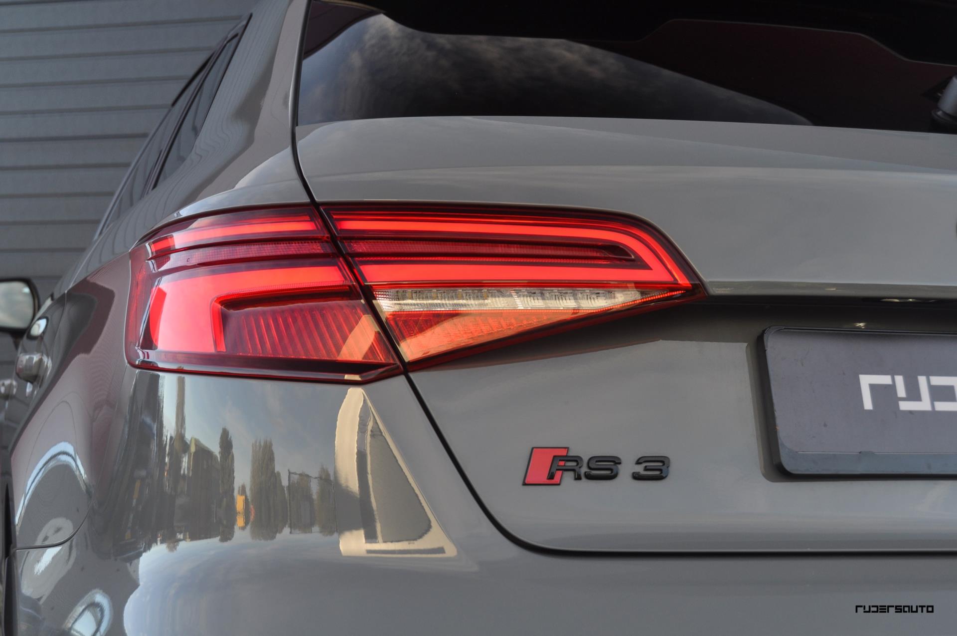 Audi RS3 Sportback | RS zetels | Pano Dak | RS sportuitlaat | B&O ...