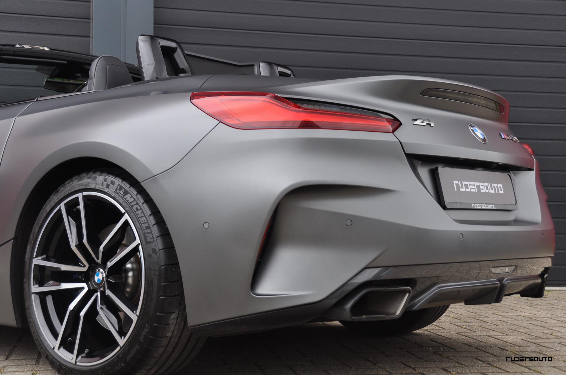 BMW Z4 Roadster M40i High Executive | Frozen grey | M-sportdiff ...