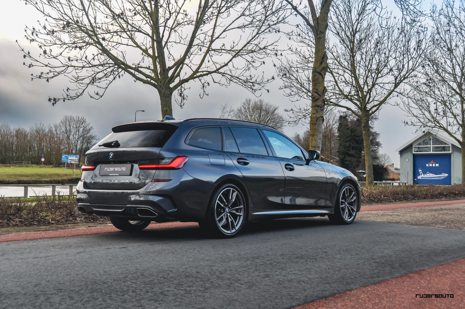 BMW 3 Serie Touring M340i xDrive | Pano | 360 camera | HK | Head Up ...